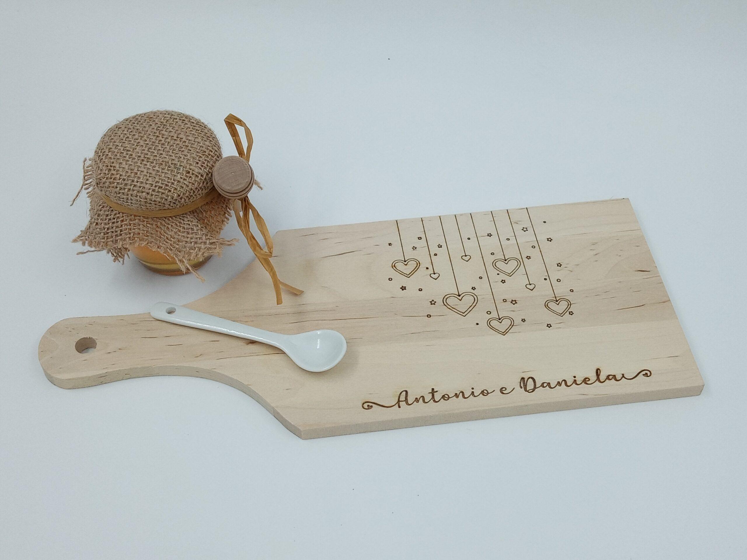 Tagliere in Legno con cuori e nomi personalizzati incisi misura 30x12cm ...